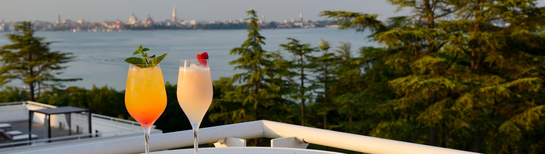 Home [www.sagrarooftoprestaurant.com]